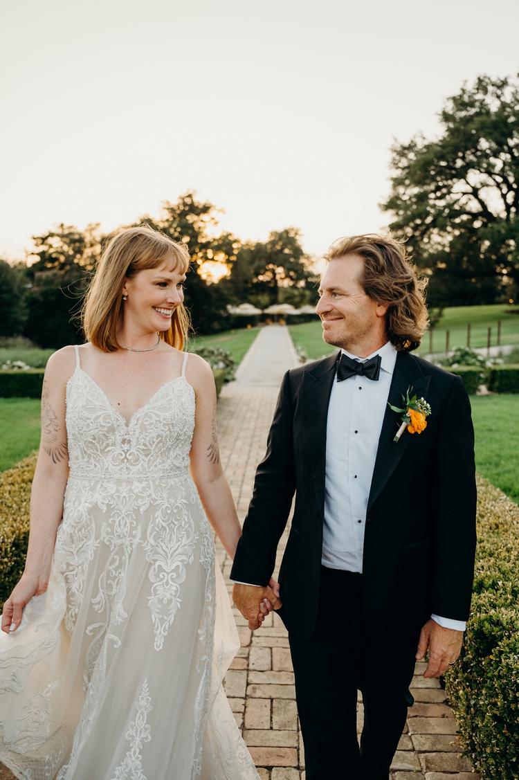 A Summer Commodore Perry Estate Wedding - Elisa Lopez Photography