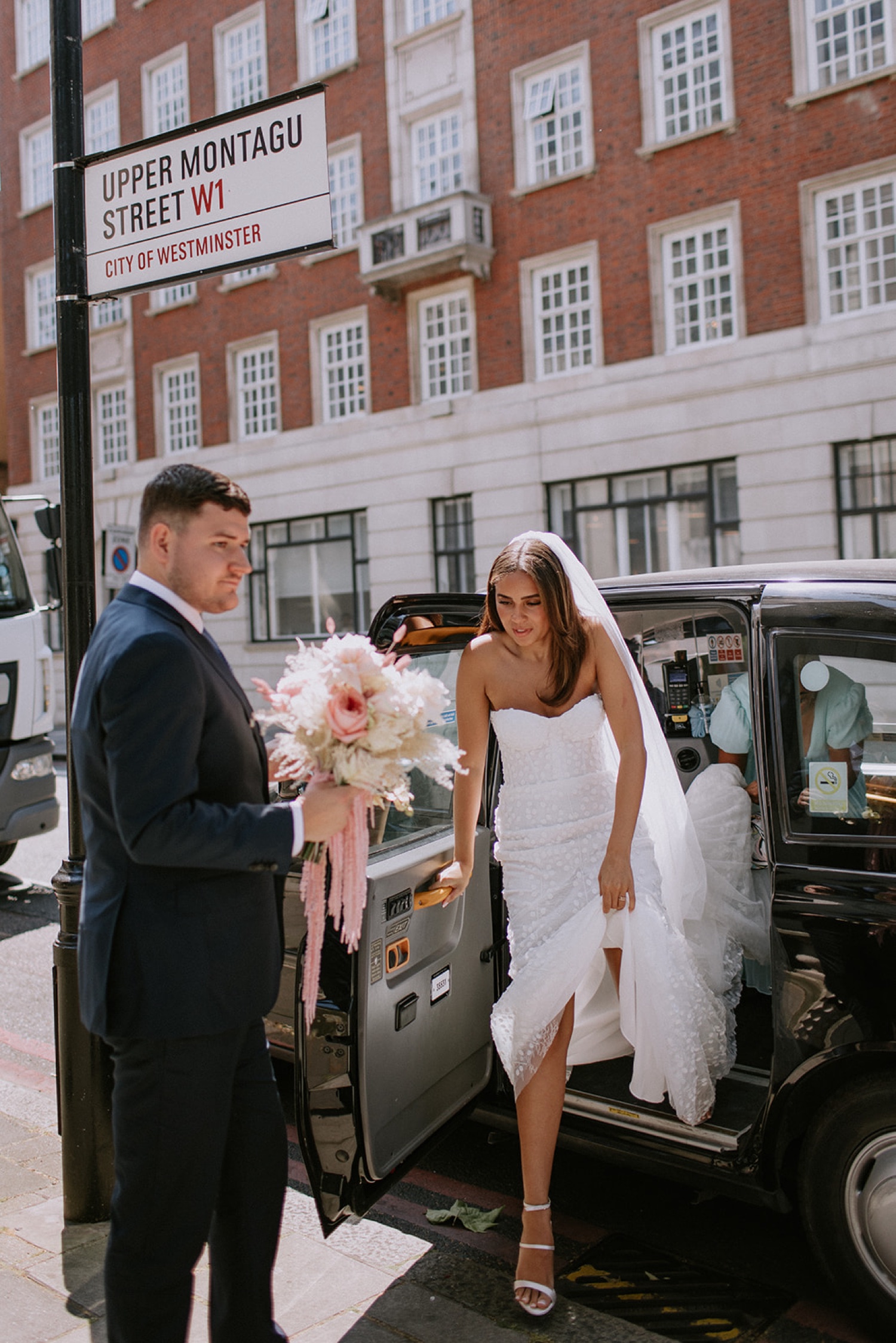 Stylish & Modern London Wedding at Marylebone Town Hall - Heather Sham ...