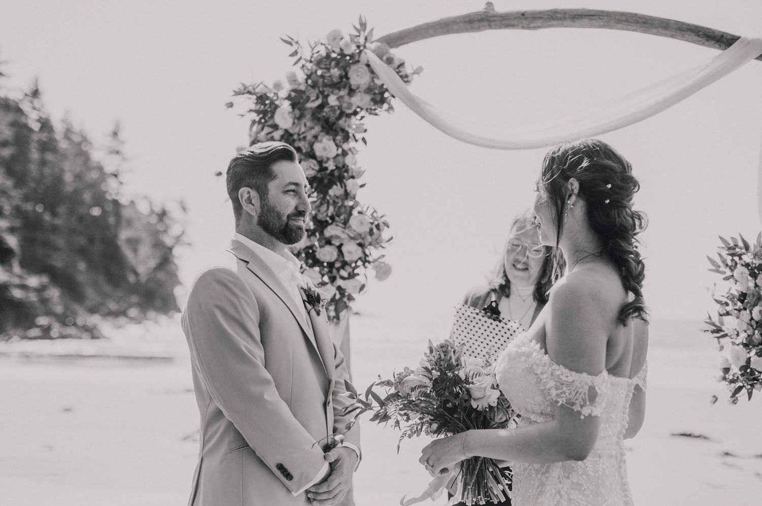 Sunny Middle Beach Elopement Tofino | Jen McLeod Photography
