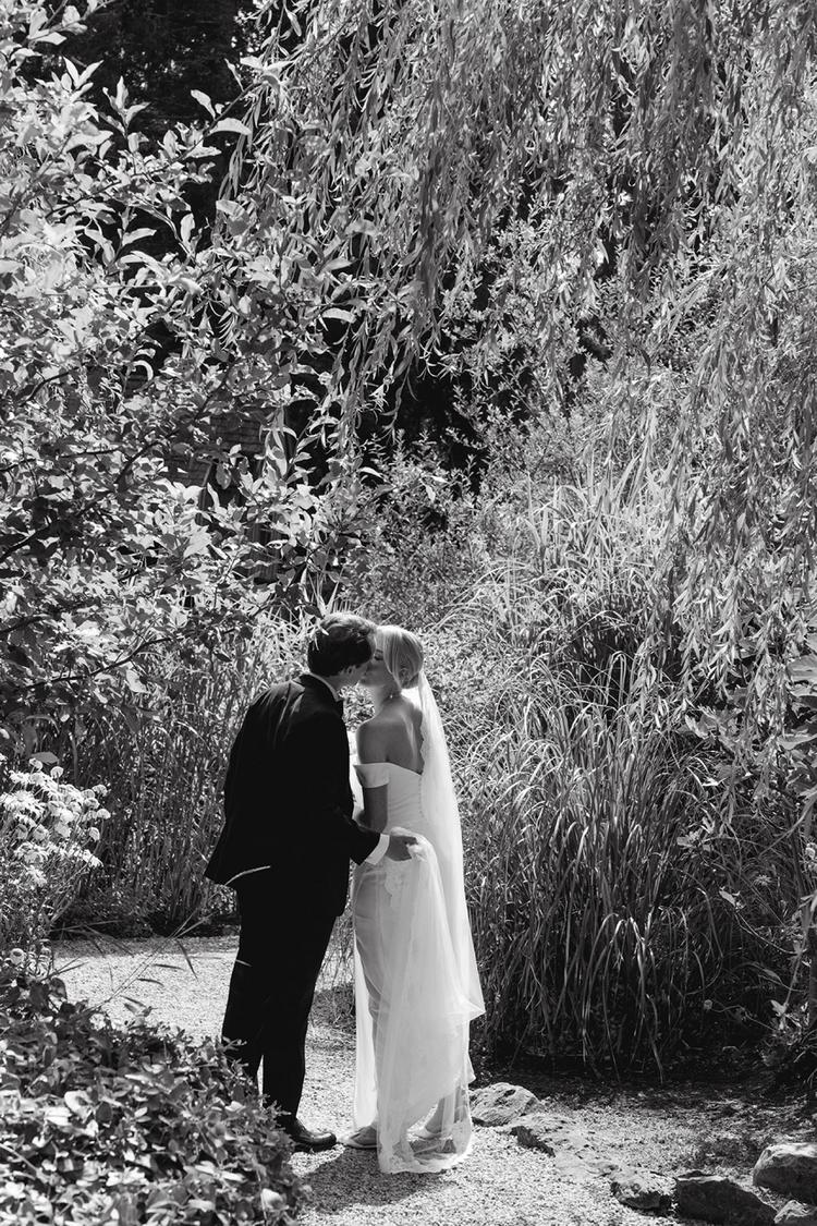 Ethan & Leah’s Garden Wedding at Hastings House on Salt Spring Island ...