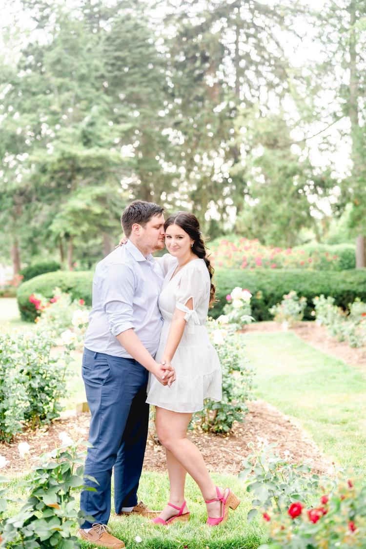 A Romantic Fort Wayne Engagement Session - mariamckenziephotography.com