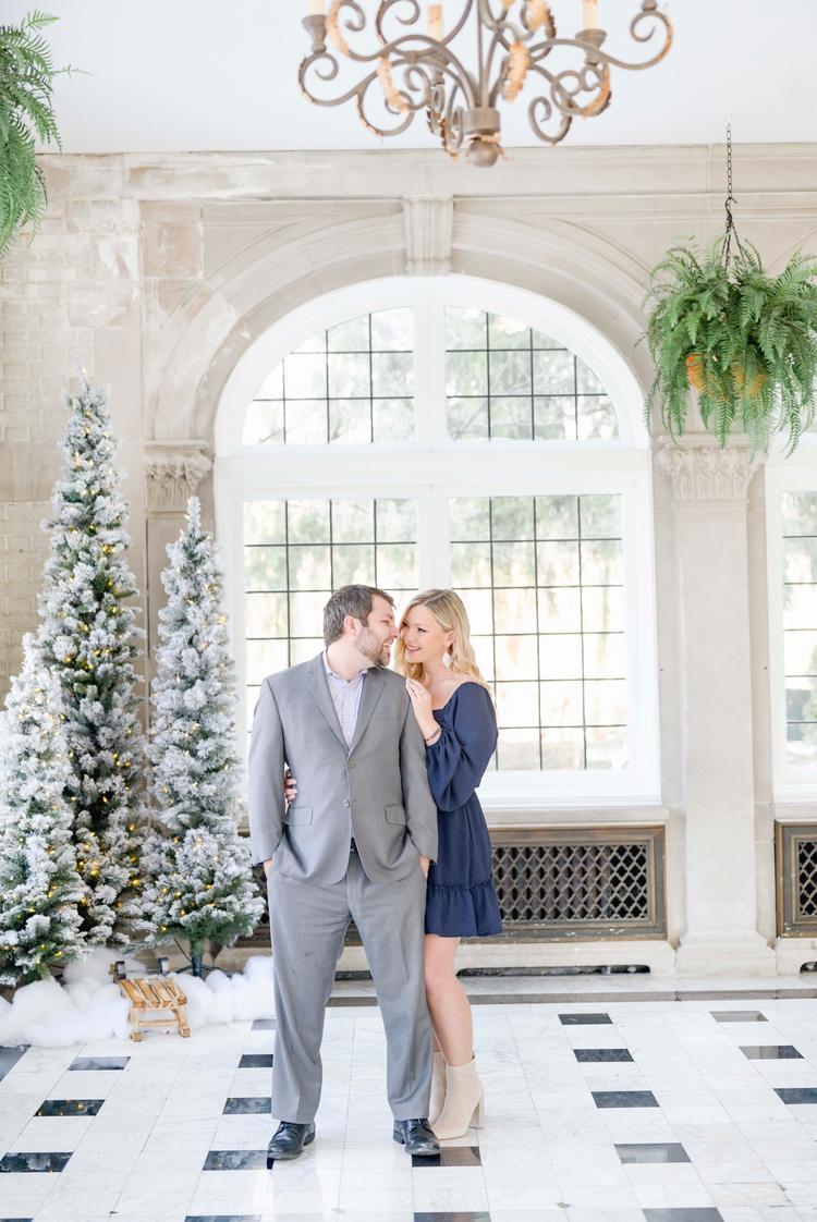 A Winter Laurel Hall Engagement Session - mariamckenziephotography.com