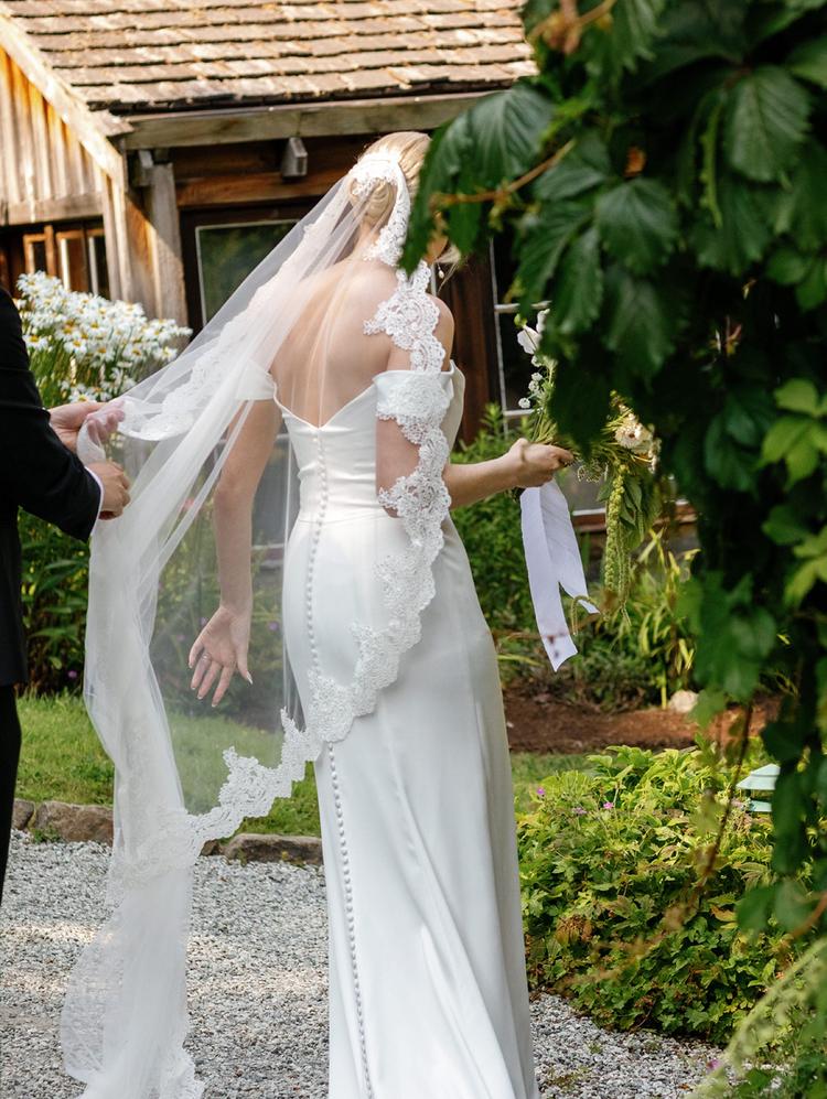 Ethan & Leah’s Garden Wedding at Hastings House on Salt Spring Island ...
