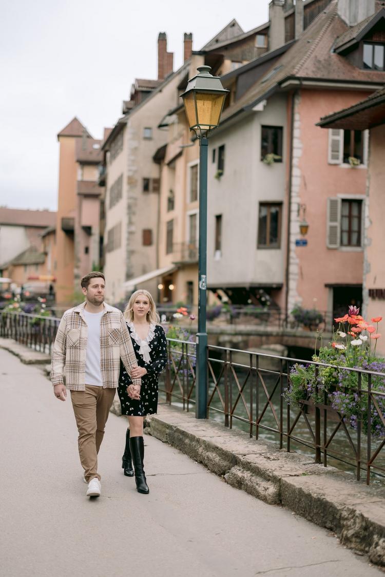 Spring engagement session in annecy | Quentin Weber Photographie