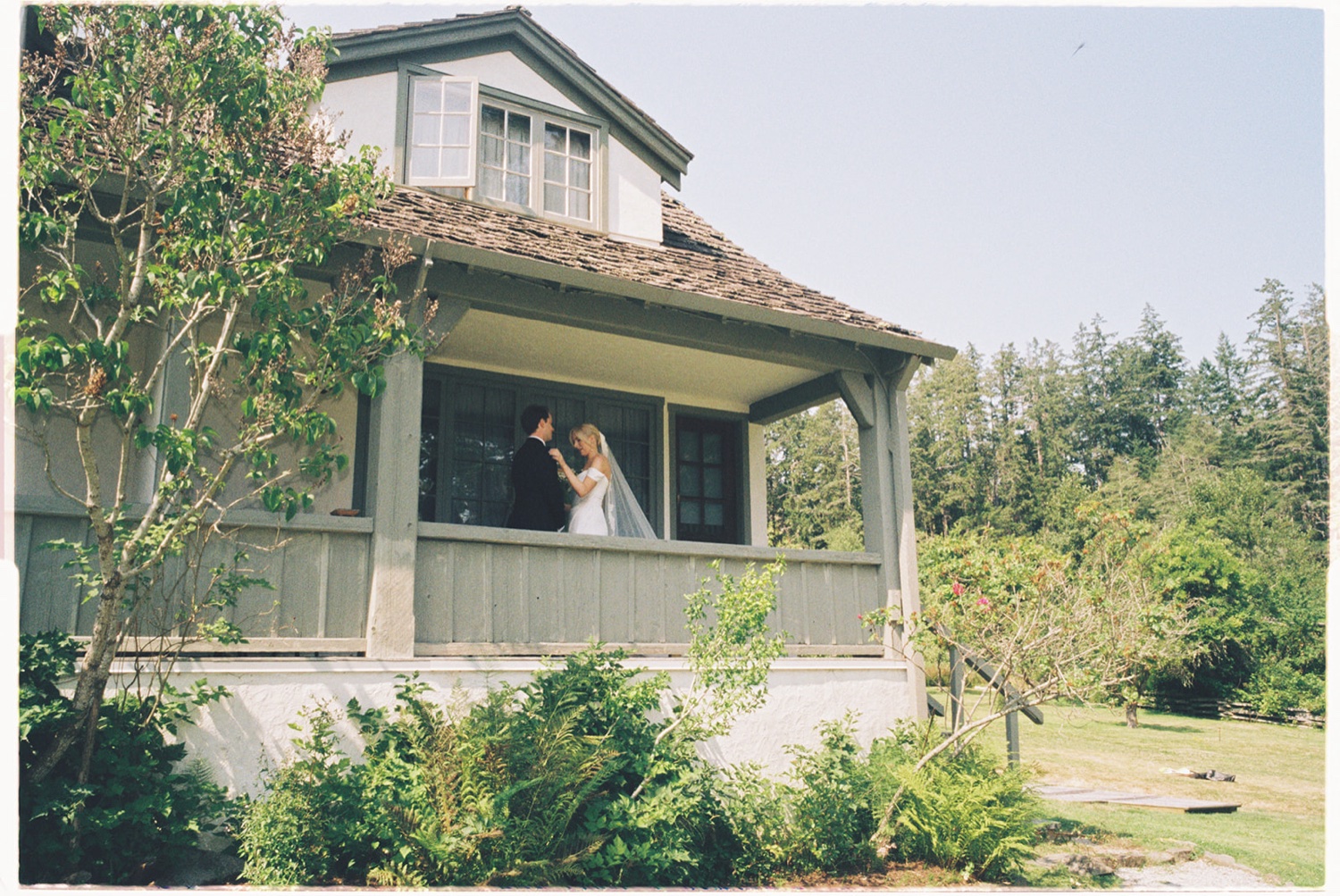 Ethan & Leah’s Garden Wedding at Hastings House on Salt Spring Island ...