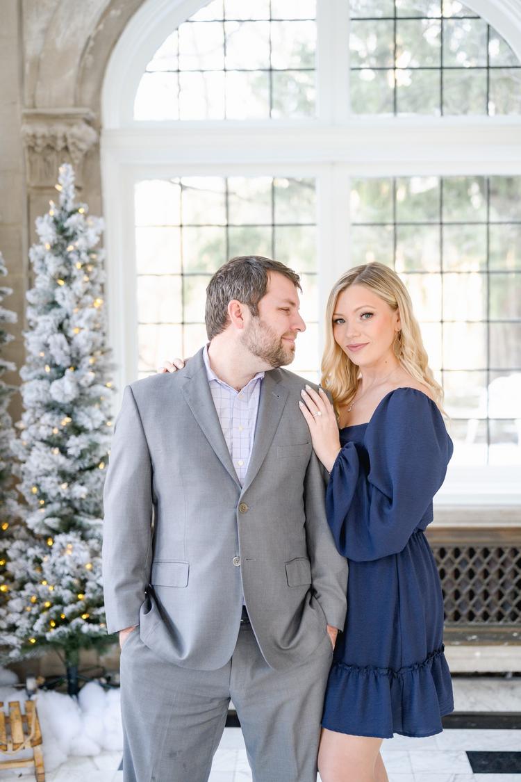 A Winter Laurel Hall Engagement Session - mariamckenziephotography.com