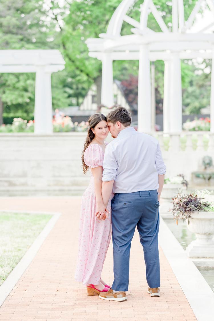 A Romantic Fort Wayne Engagement Session - mariamckenziephotography.com