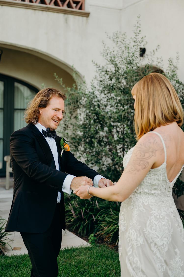 A Summer Commodore Perry Estate Wedding - Elisa Lopez Photography