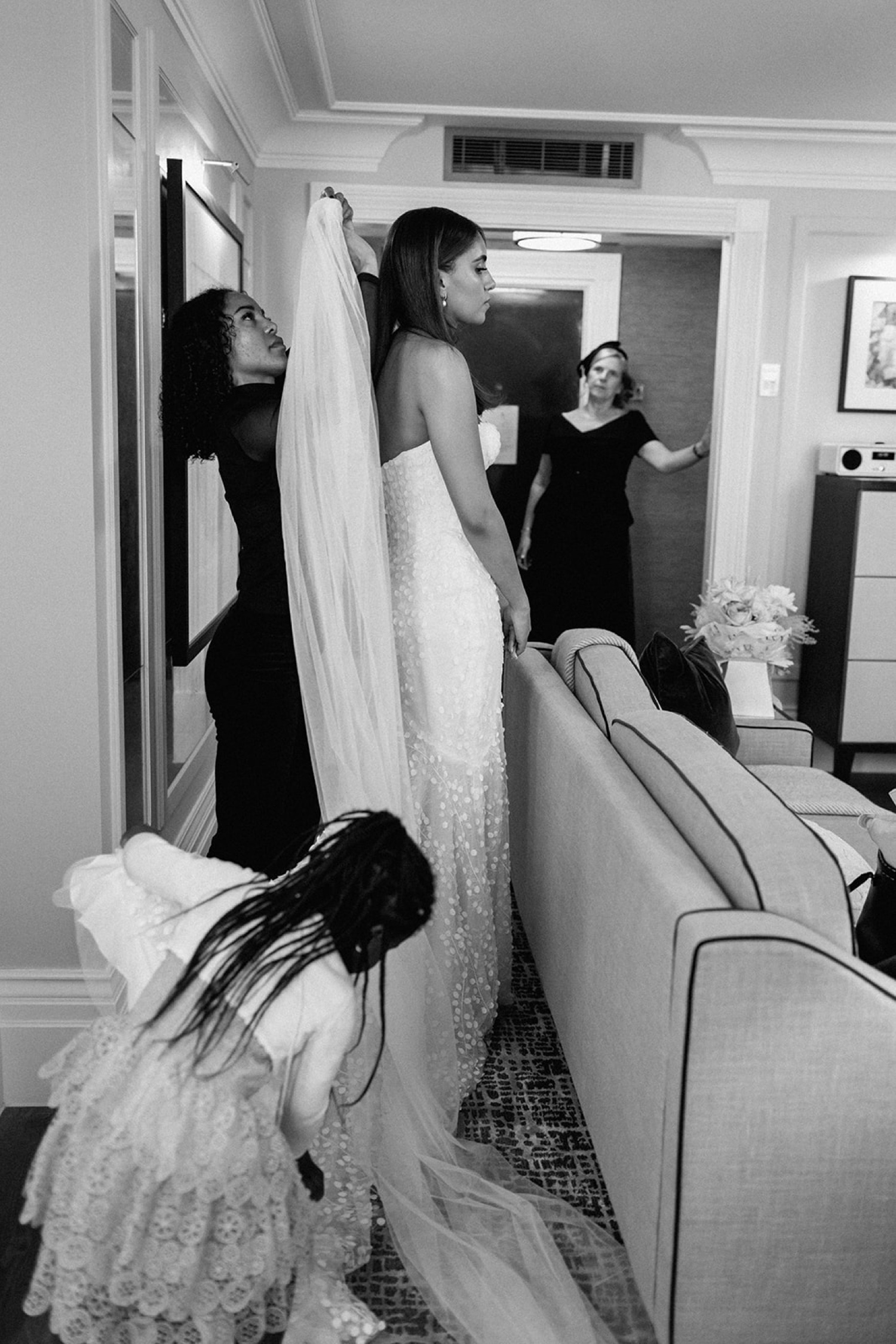 Stylish & Modern London Wedding at Marylebone Town Hall - Heather Sham ...