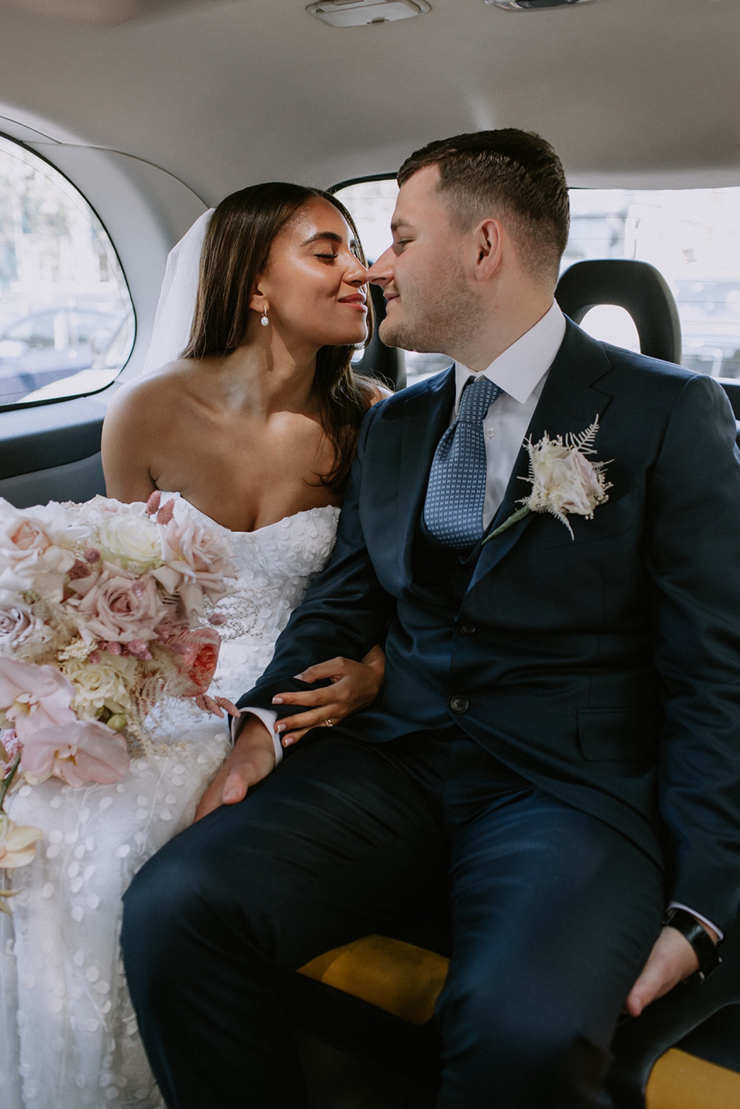 Stylish & Modern London Wedding at Marylebone Town Hall - Heather Sham ...