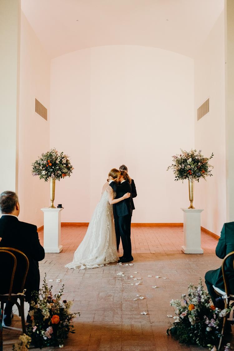 A Summer Commodore Perry Estate Wedding - Elisa Lopez Photography