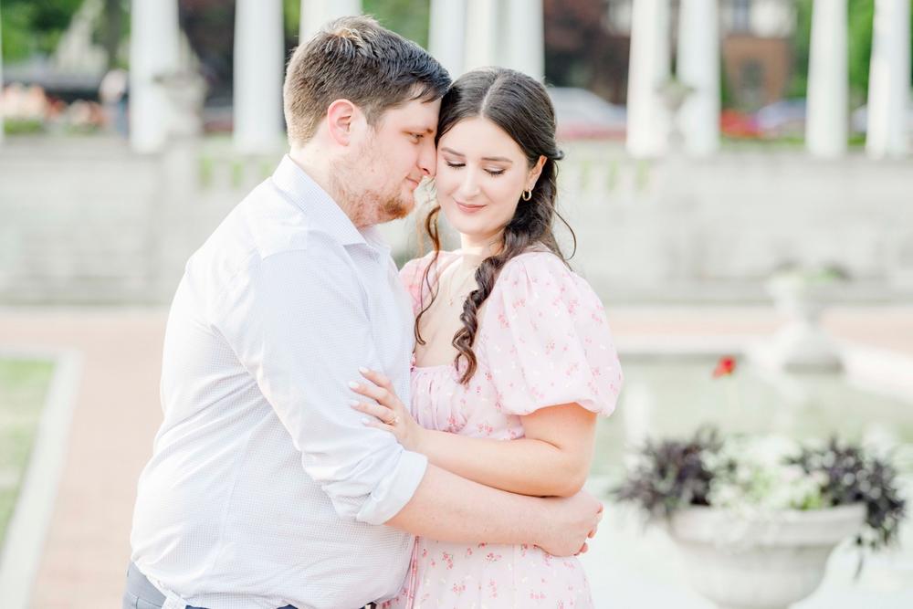A Romantic Fort Wayne Engagement Session - mariamckenziephotography.com
