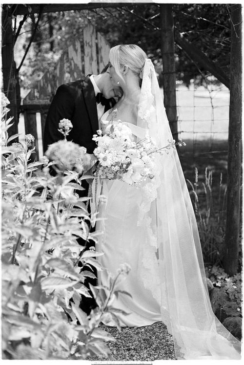 Ethan & Leah’s Garden Wedding at Hastings House on Salt Spring Island ...